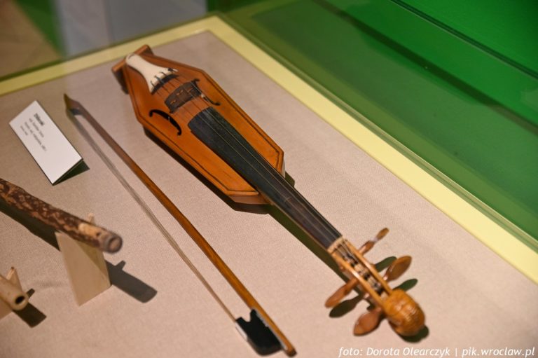 Fujarki, dudy, kołatki, burczybasy, złóbcoki… z Szydłowca | wystawa w ...